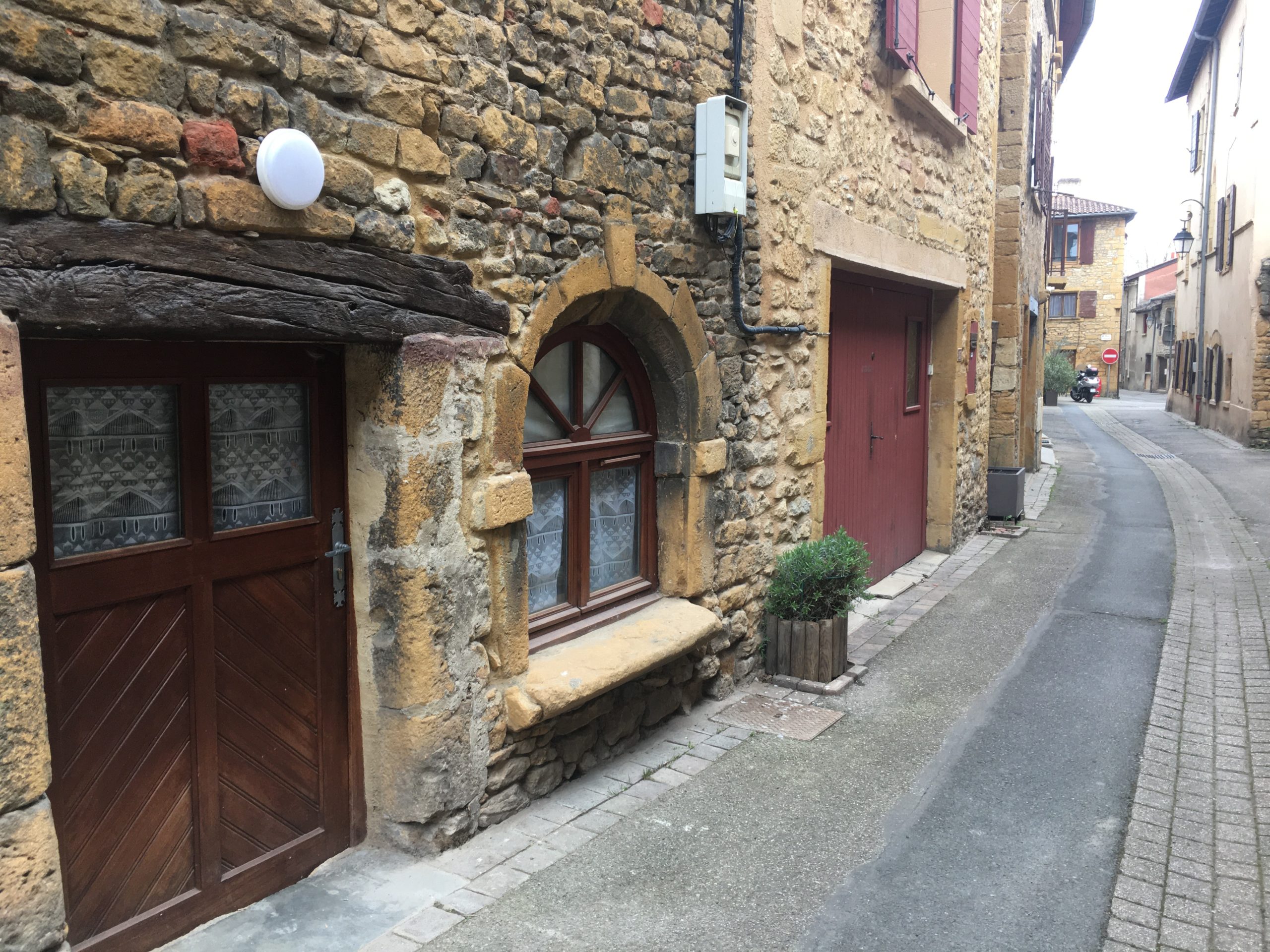 Randonnées autour de Lyon : 6 villages médiévaux