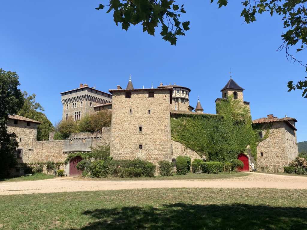 Sortie scolaire Moyen-Âge autour de Lyon : 5 destinations idéales